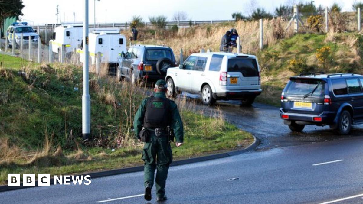 Newry explosion: Three pipe bombs found after house targeted - BBC News