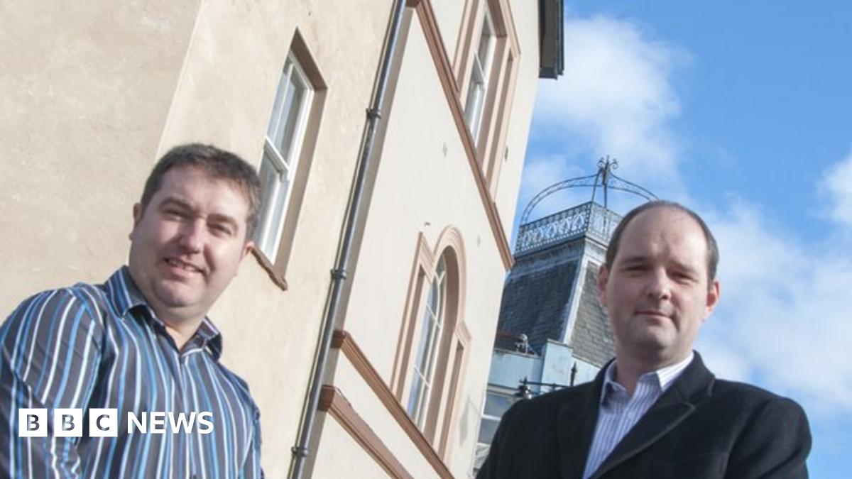 £800,000 town hall revamp brings new jobs to Aberdare - BBC News