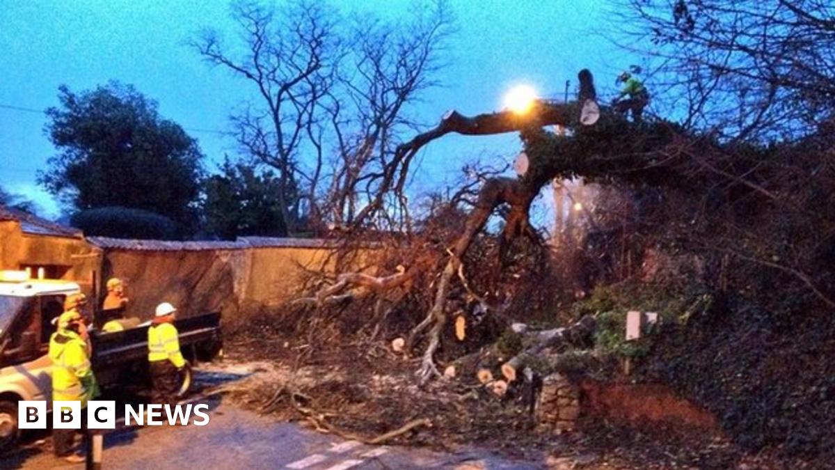 UK storms: Damage across Devon and Cornwall - BBC News