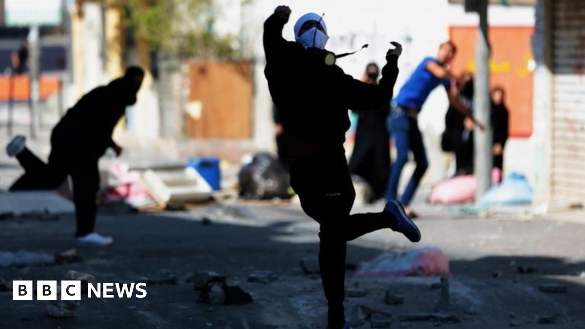 Bahrain policeman dies after protest anniversary bombing - BBC News