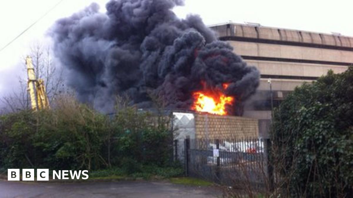 Fire breaks out at National Archives in Kew, London - BBC News