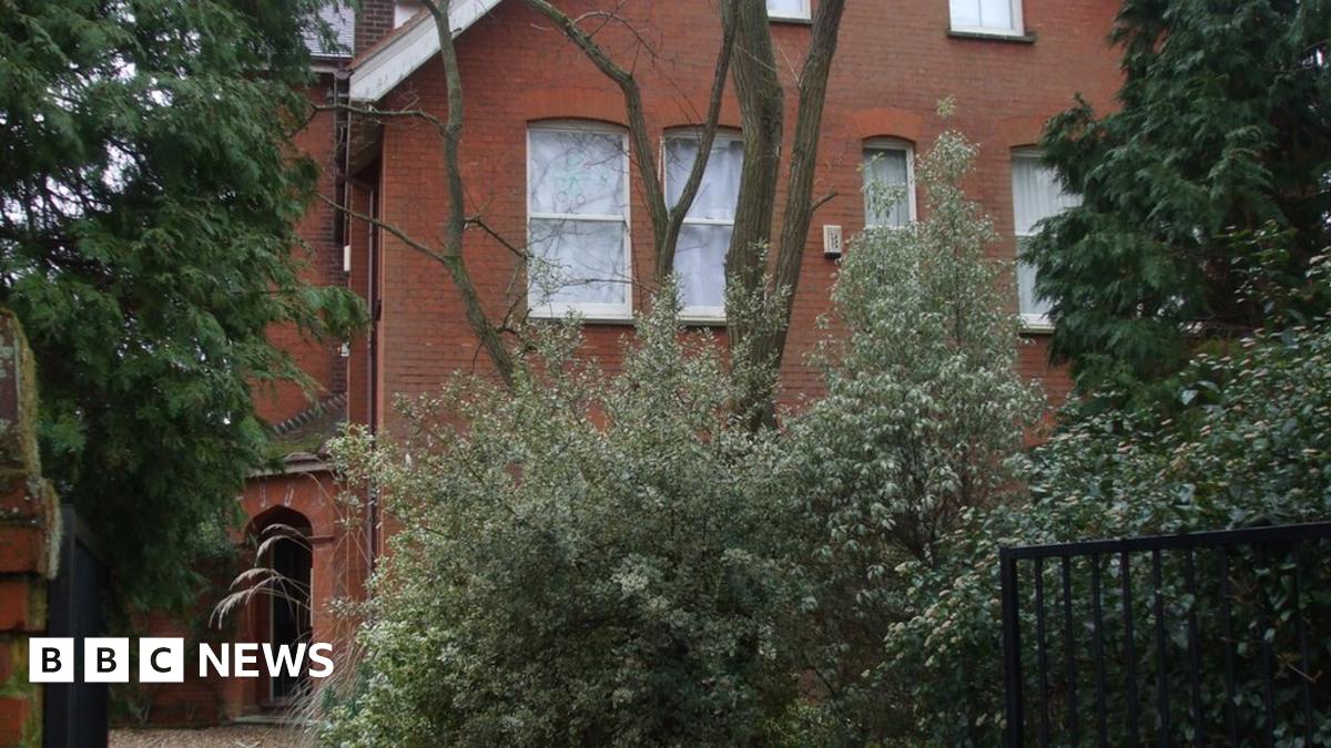 Two charged over Ipswich 'cannabis factory' - BBC News