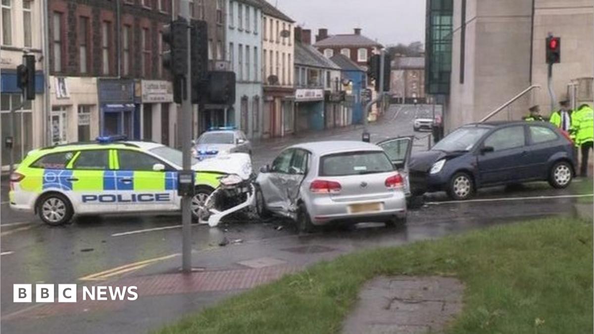 Ballymena: Police car involved in three-vehicle crash - BBC News