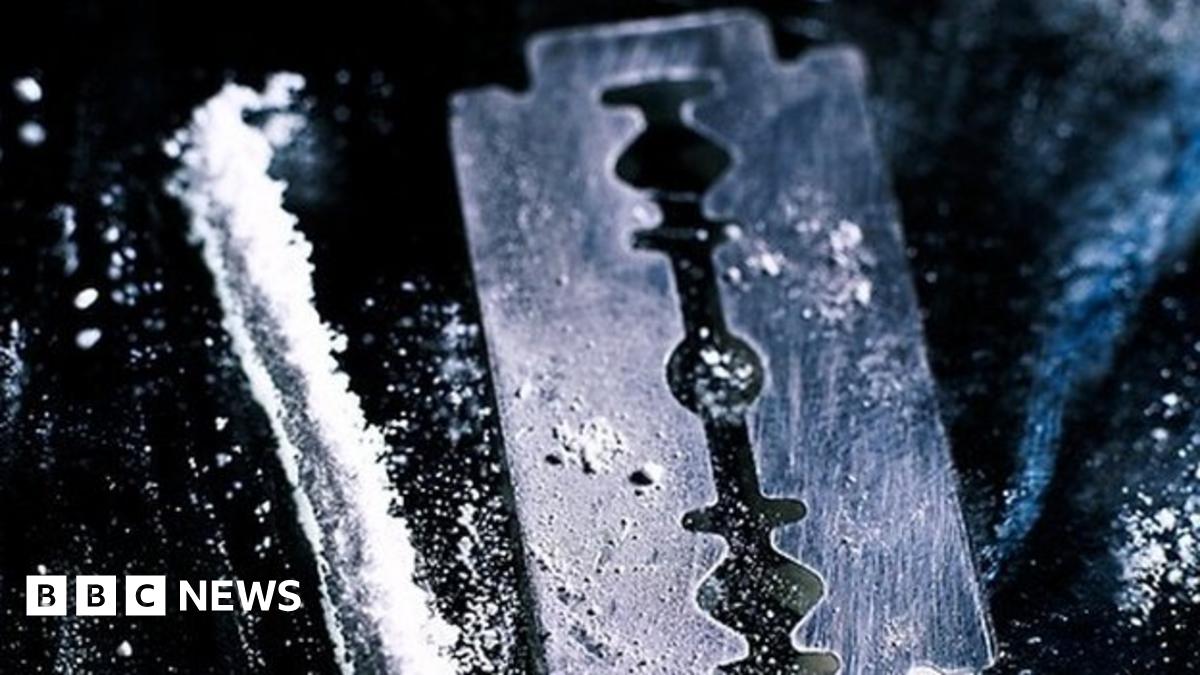 "Sweating" Stephen Daye caught with £160,000 of cocaine - BBC News