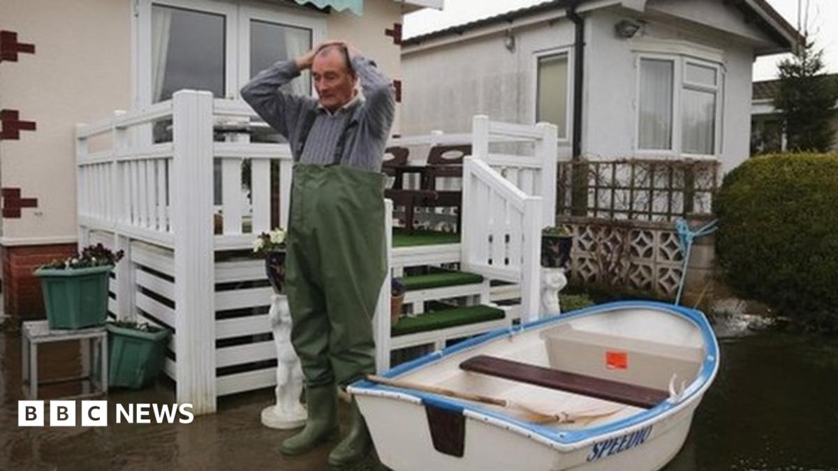 Thames risk-to-life flood warnings downgraded - BBC News