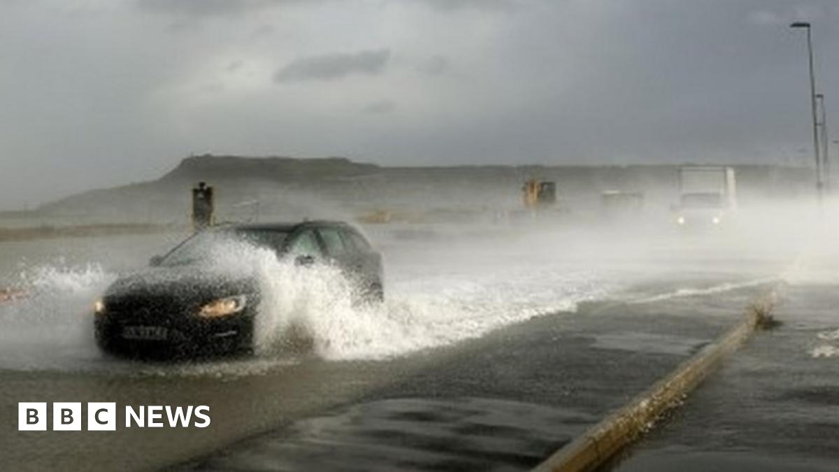 Portland storms: 'It was like looking out of a porthole' - BBC News