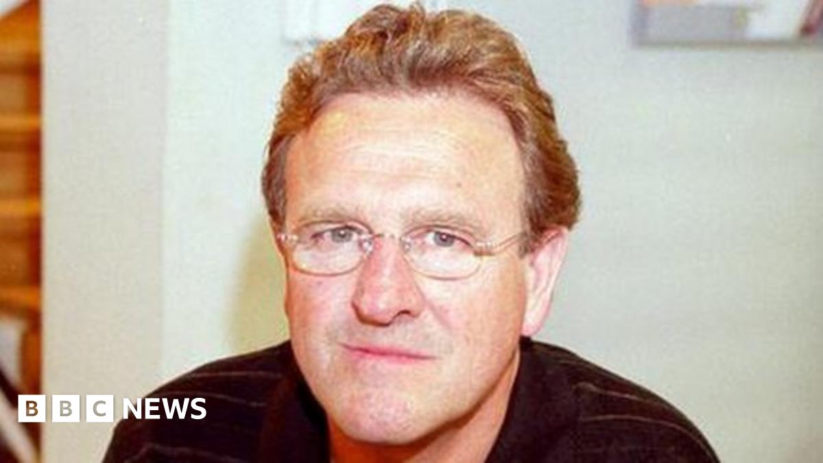 Christopher Malcolm, Rocky Horror's Brad, dies aged 67 - BBC News