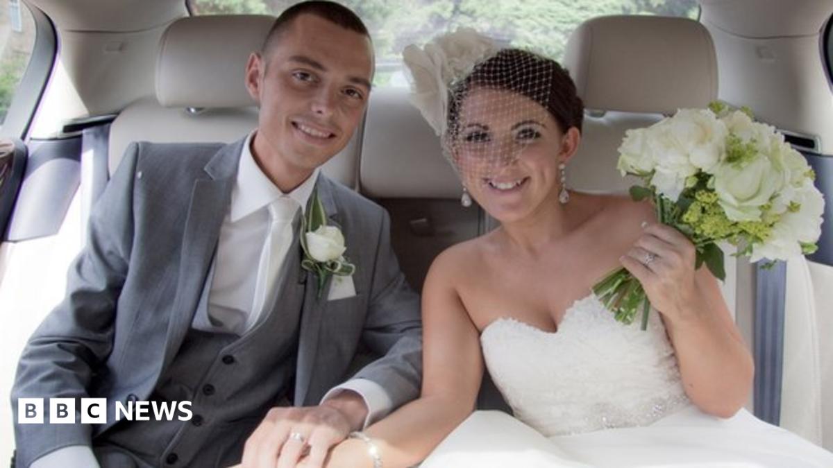 Dying husband Chris Price's 'magical' six months with wife - BBC News