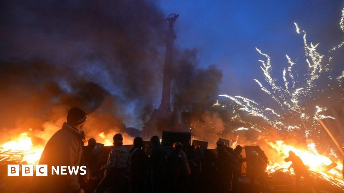 In pictures: Ukraine clashes - BBC News