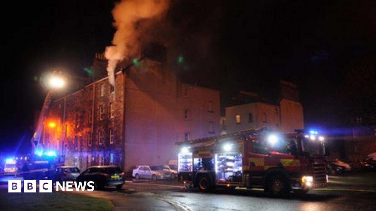 Perth fire: Resident jumped from top floor flat - BBC News