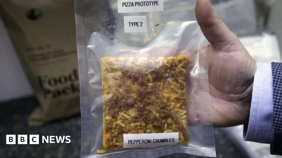 The military pizza that lasts for three years - BBC News