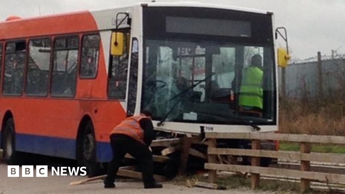 Luton-Dunstable busway vehicle crashes through fence - BBC News