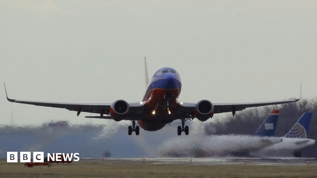 US government warns airlines of new shoe-bomb threat - BBC News