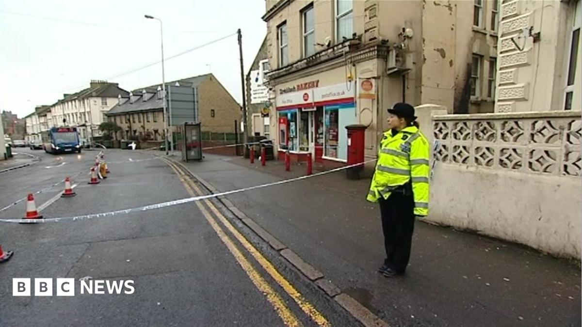 Two bailed in Folkestone murder investigation - BBC News