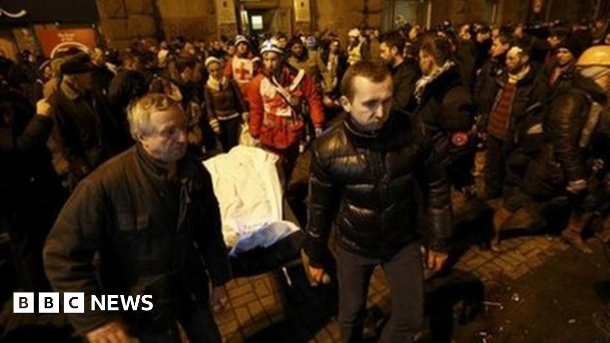 Ukraine credit rating cut by S&P as violence continues - BBC News