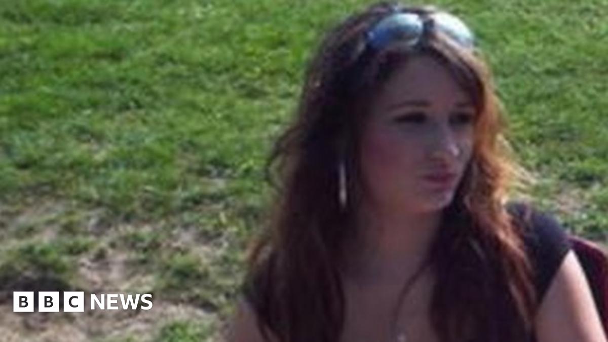 Stabbed mother Leanne Meecham 'died of brain injury' - BBC News