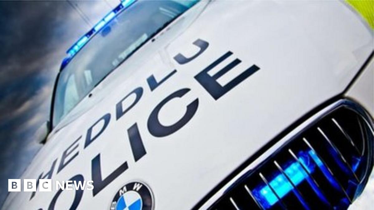 Cyclist, 48, dies after Cardiff lorry crash - BBC News