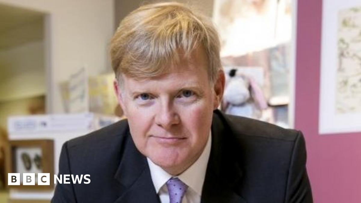 Mothercare chief executive Simon Calver resigns - BBC News