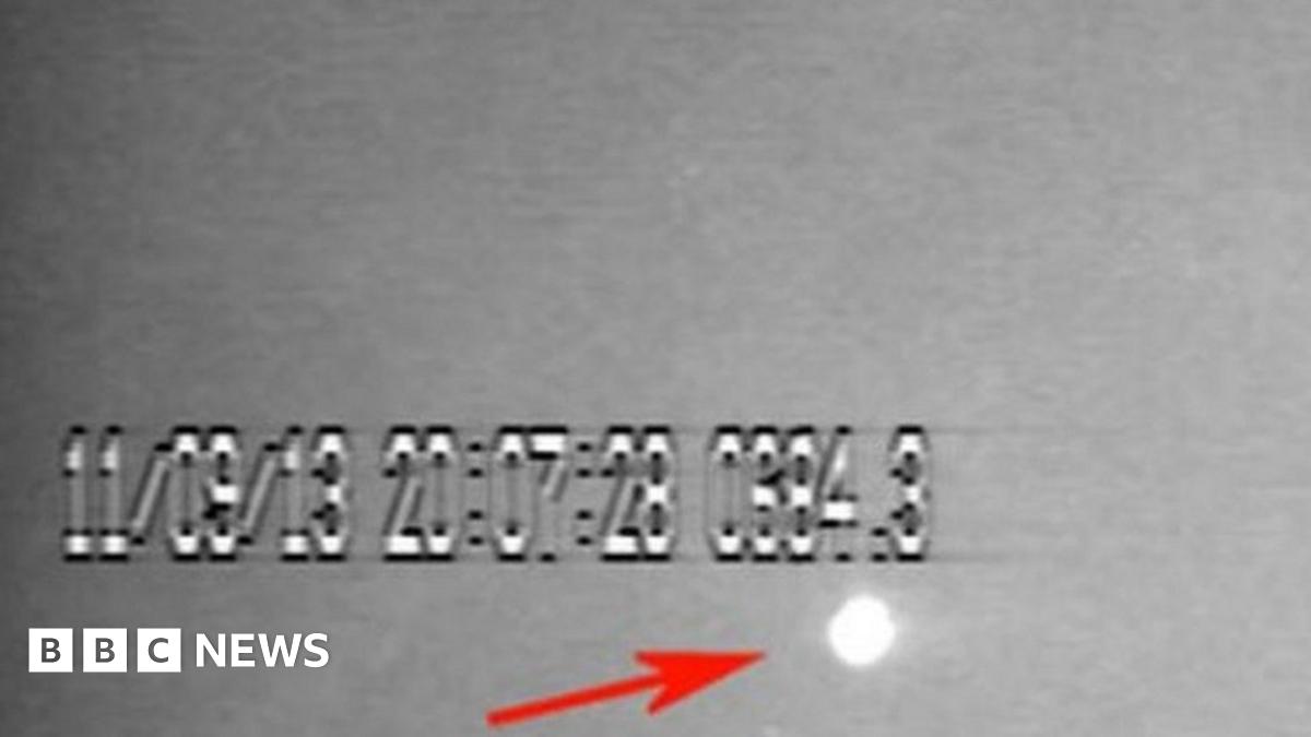 'Biggest observed meteorite impact' hits Moon - BBC News