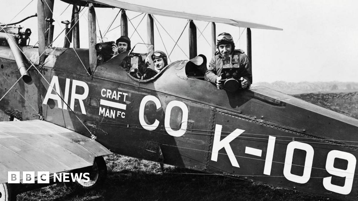 The World War One flyers who shot Britain from above - BBC News