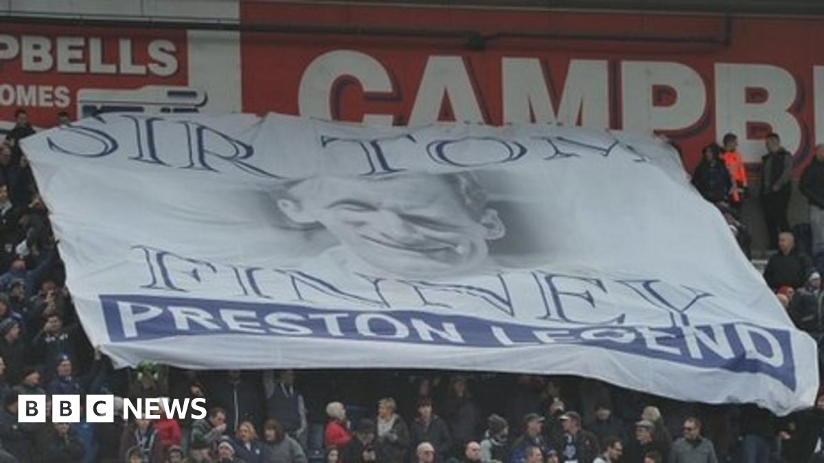 Sir Tom Finney funeral relayed at PNE's Deepdale ground - BBC News