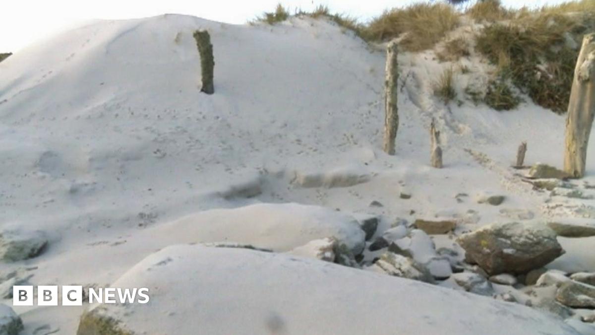 Isles of Scilly tackle storm damage - BBC News