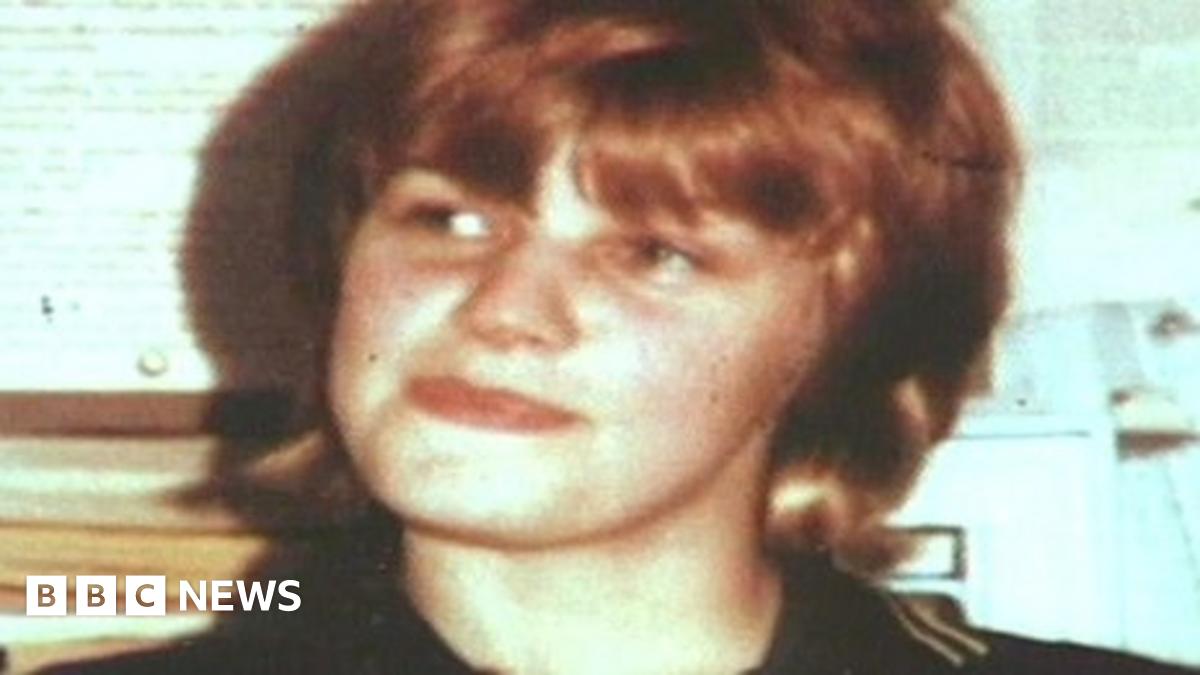 Alan Charlton 'body in carpet' conviction sent to appeal - BBC News