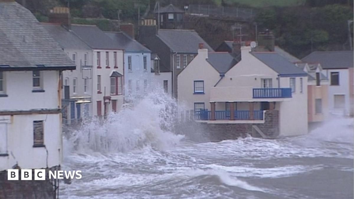 Kingsand storm hero's bravery praised - BBC News