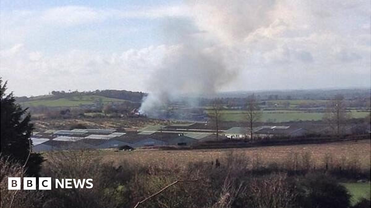 Cordon set up as Vastern barn fire tackled - BBC News