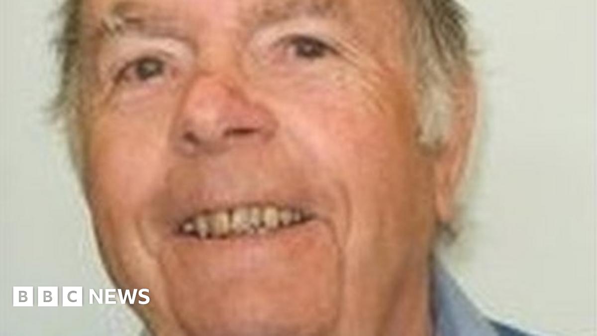 Bath councillor's race gaffe radio comment 'foolish' - BBC News