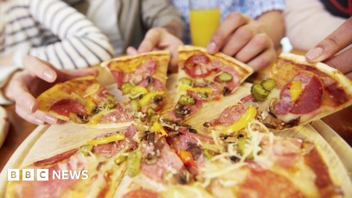 The people who eat pizza every day - BBC News