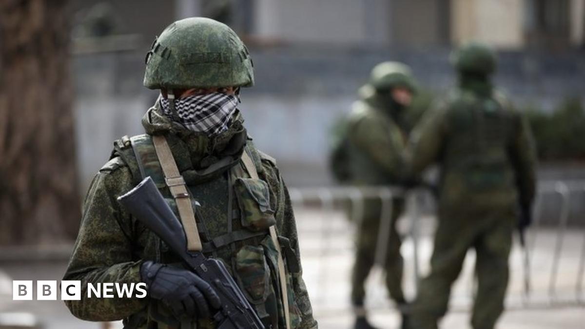 Ukraine crisis: Crimea leader appeals to Putin for help - BBC News