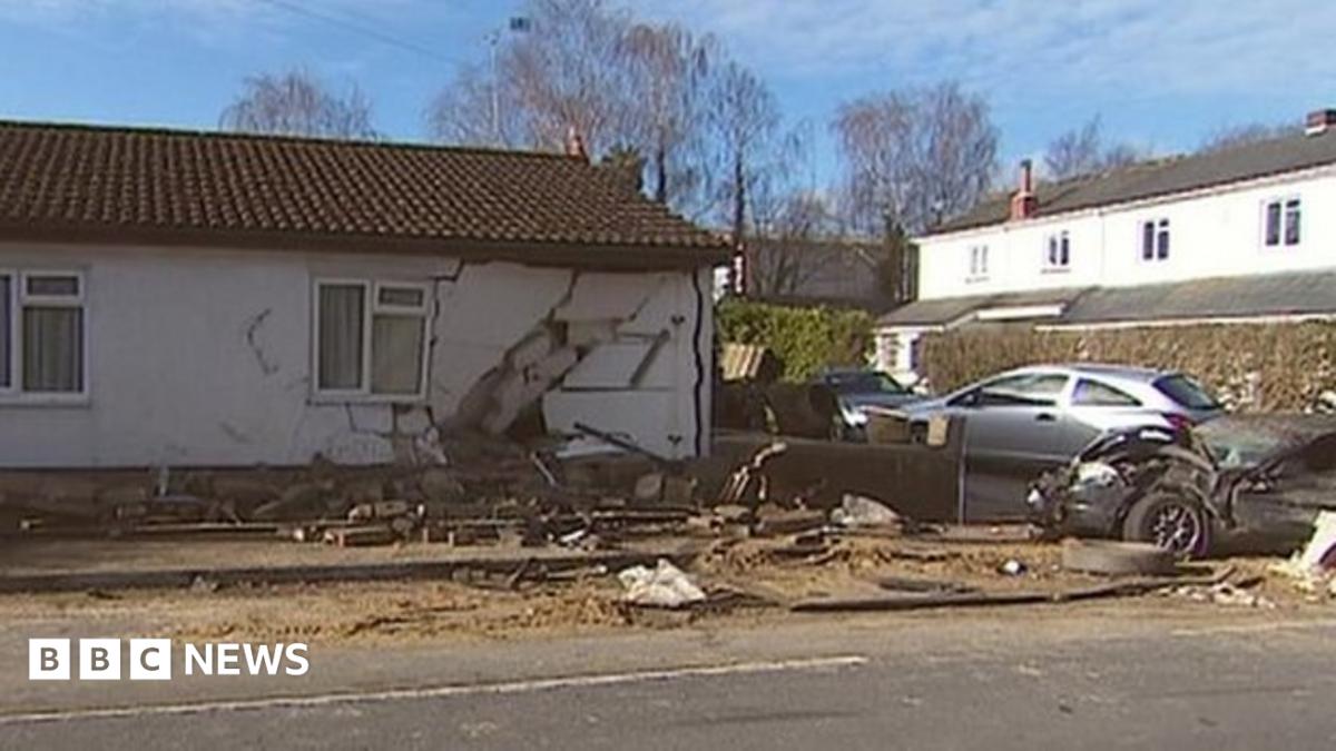 Tesco lorry bungalow crash 'sounded like explosion' - BBC News