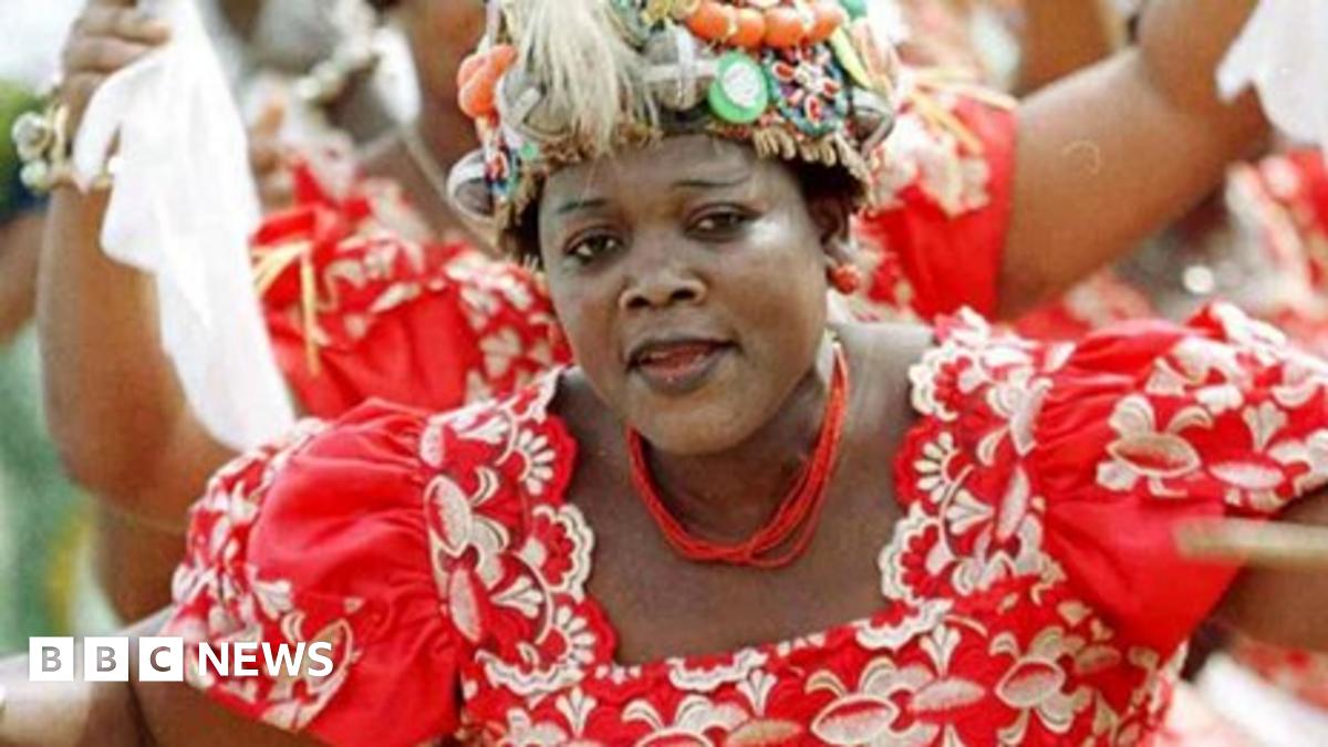 Nigeria: Local languages fight for survival - BBC News