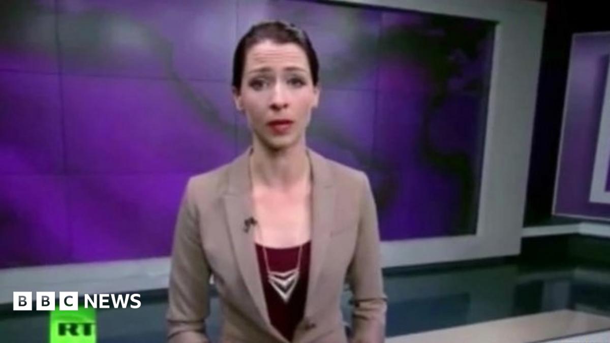 Russia TV host calls Ukraine intervention 'wrong' on-air - BBC News
