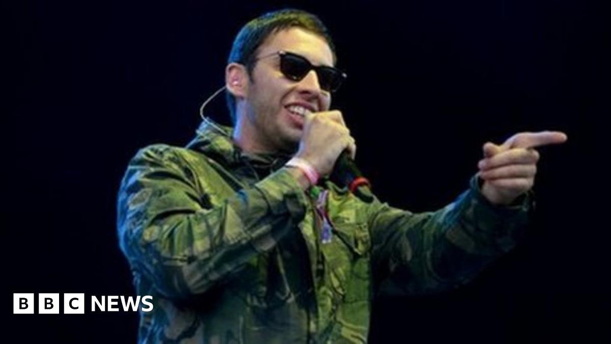 Example unveils details new album, Live Life Living - BBC News