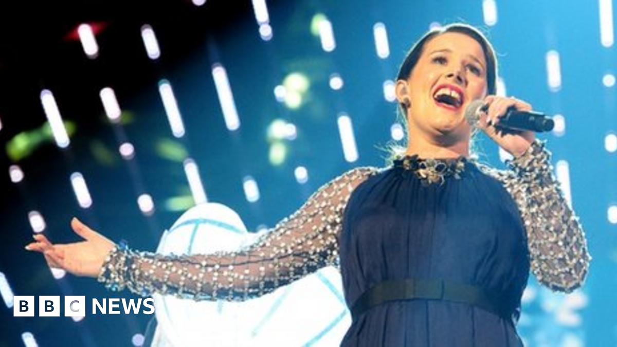 X Factor Sam Bailey winner announces third pregnancy - BBC News