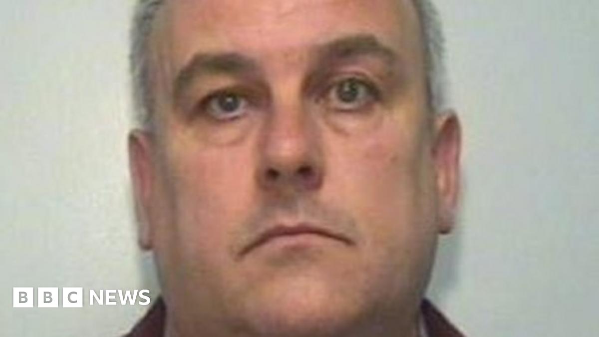 Prolific Leigh fraudster Simon Hayes jailed - BBC News