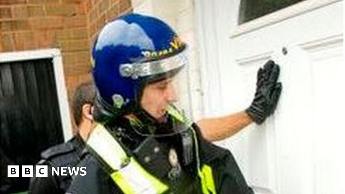 Four arrests in Coventry in dawn drugs raids - BBC News