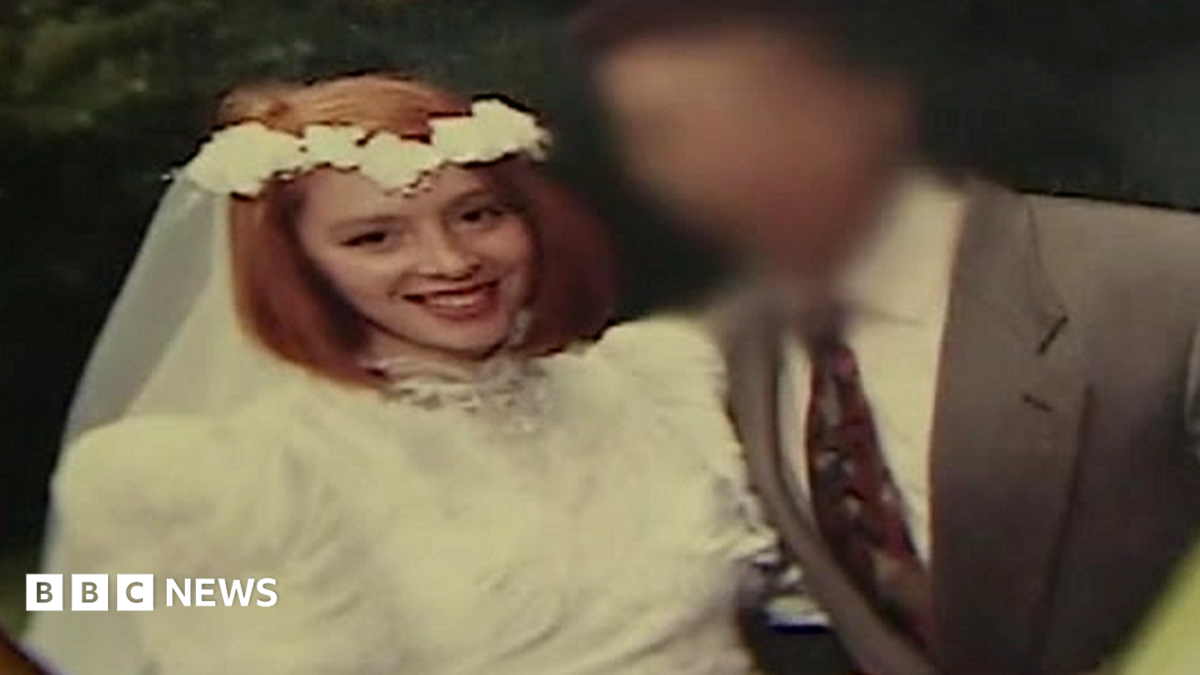 Plight of Jewish 'chained women' trapped in broken marriage - BBC News