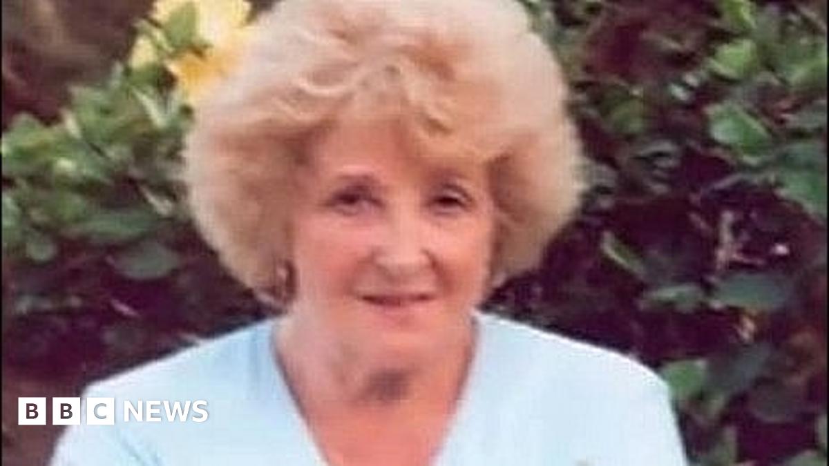 Mavis Clift died in arson attack after 'police failures' - BBC News