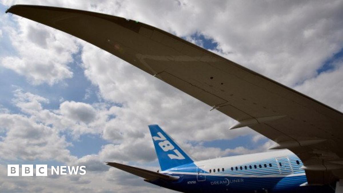 Boeing checks 787 Dreamliners for wing cracks - BBC News