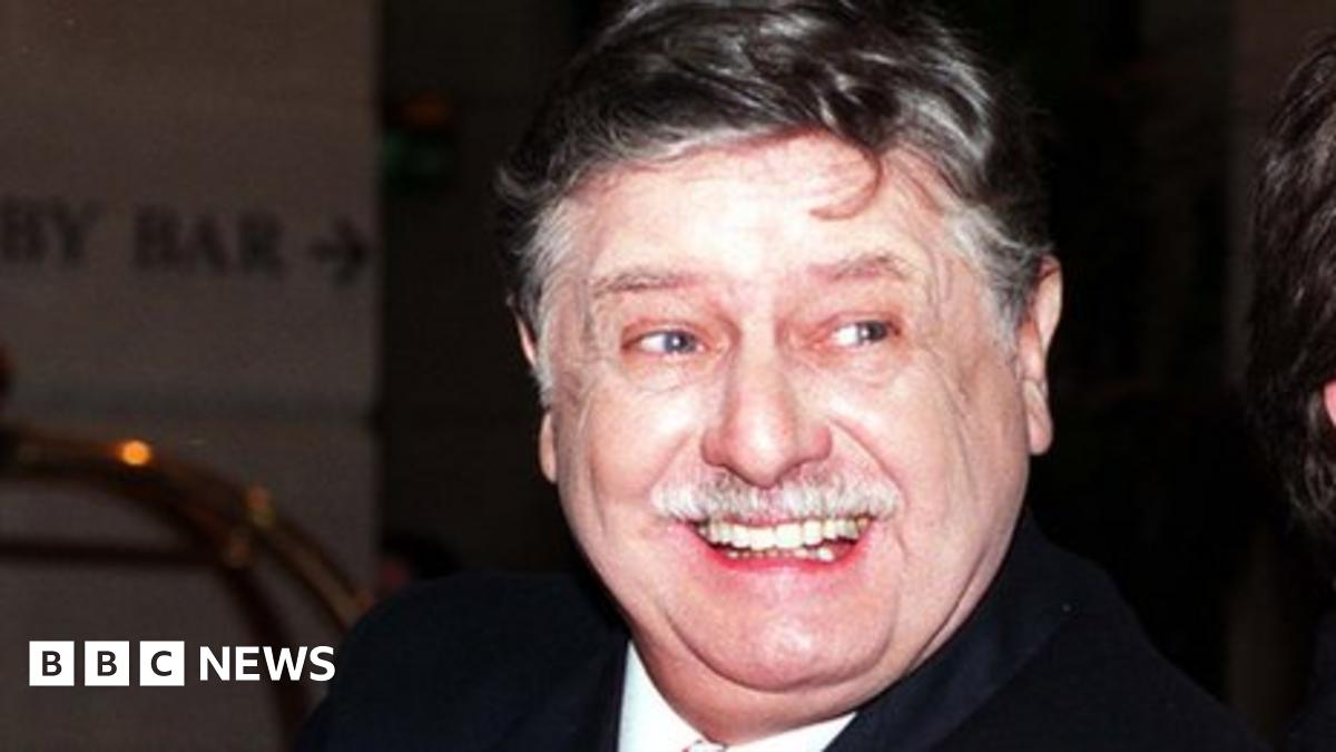 Jimmy Ellis: Belfast-born Z Cars actor dies aged 82 - BBC News