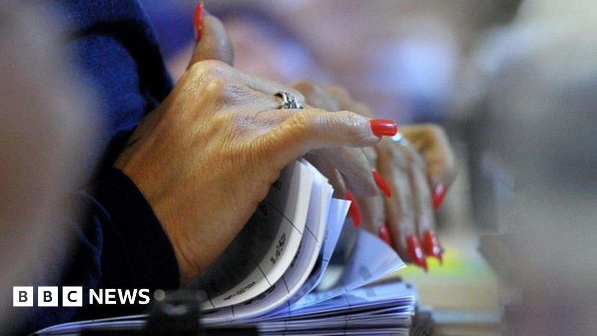 'Ghost' voters and the perils of postal ballots - BBC News