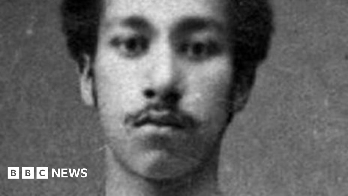 Arthur Wharton statue to be unveiled at National Football Centre - BBC News