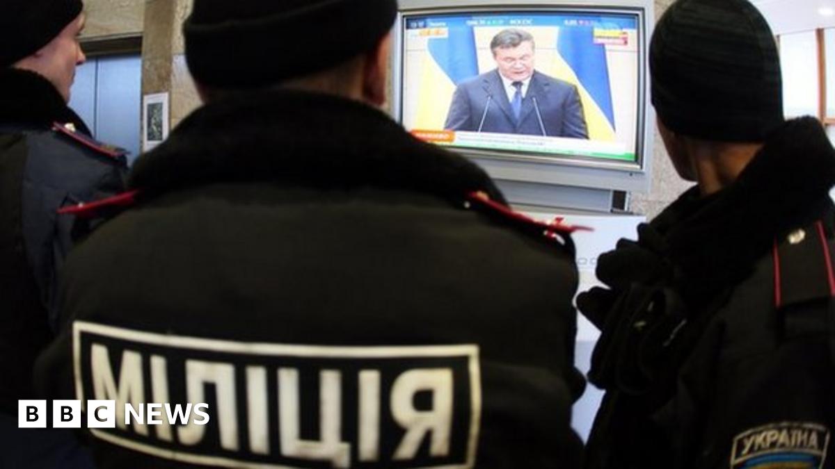 Ukraine hits back at Russian TV onslaught - BBC News