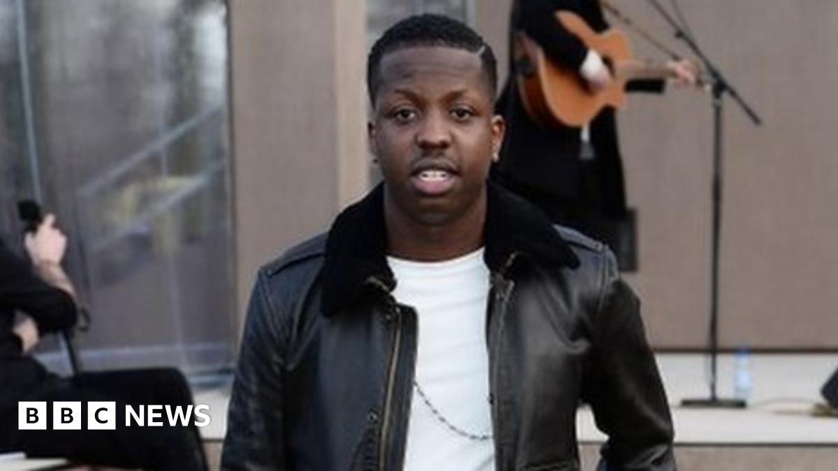 YouTube vloggers star in new abuse campaign - BBC News