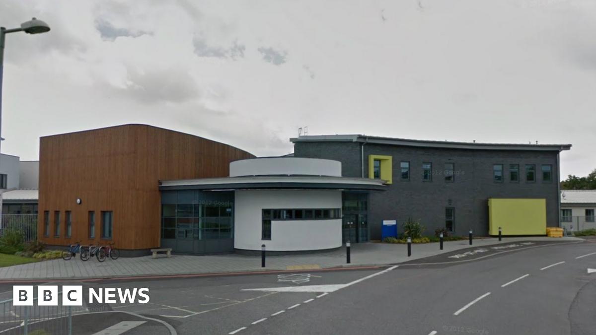 Royal South Hants Hospital forces ward evacuation - BBC News