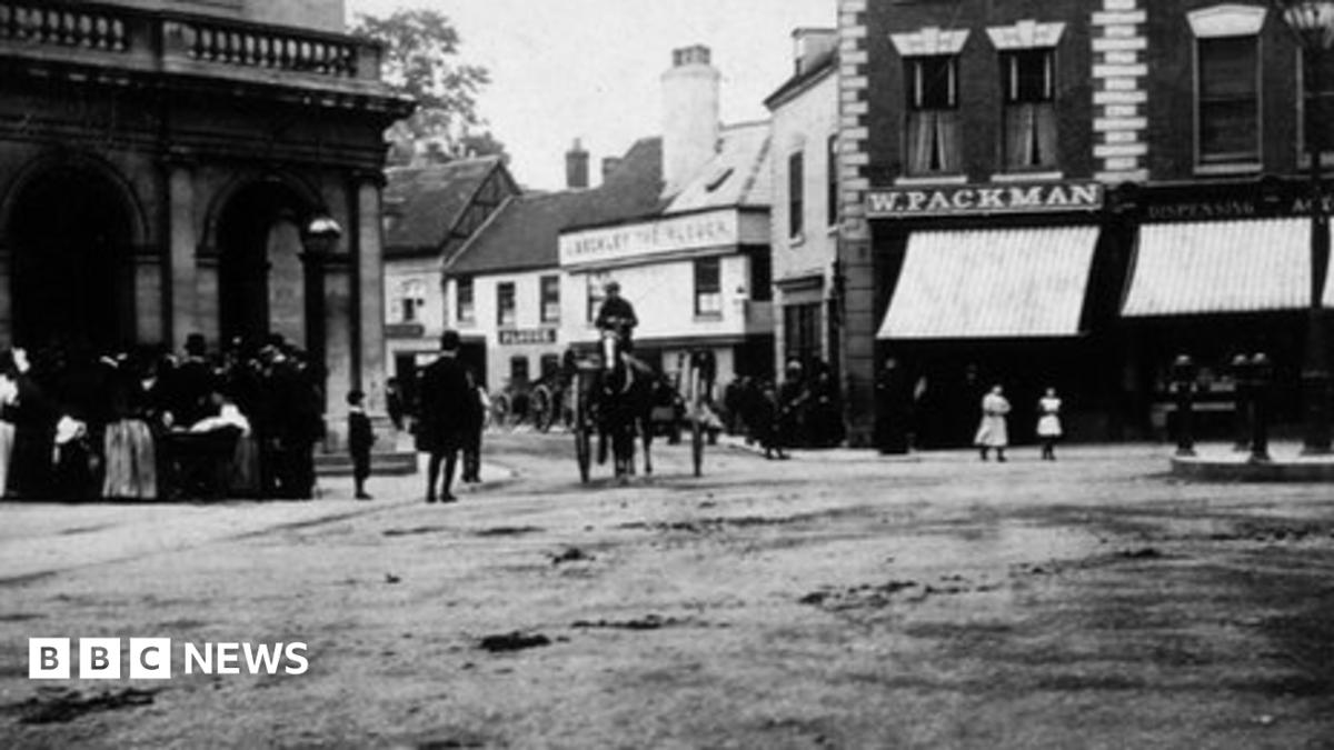 Thousands of Worcester images restored - BBC News