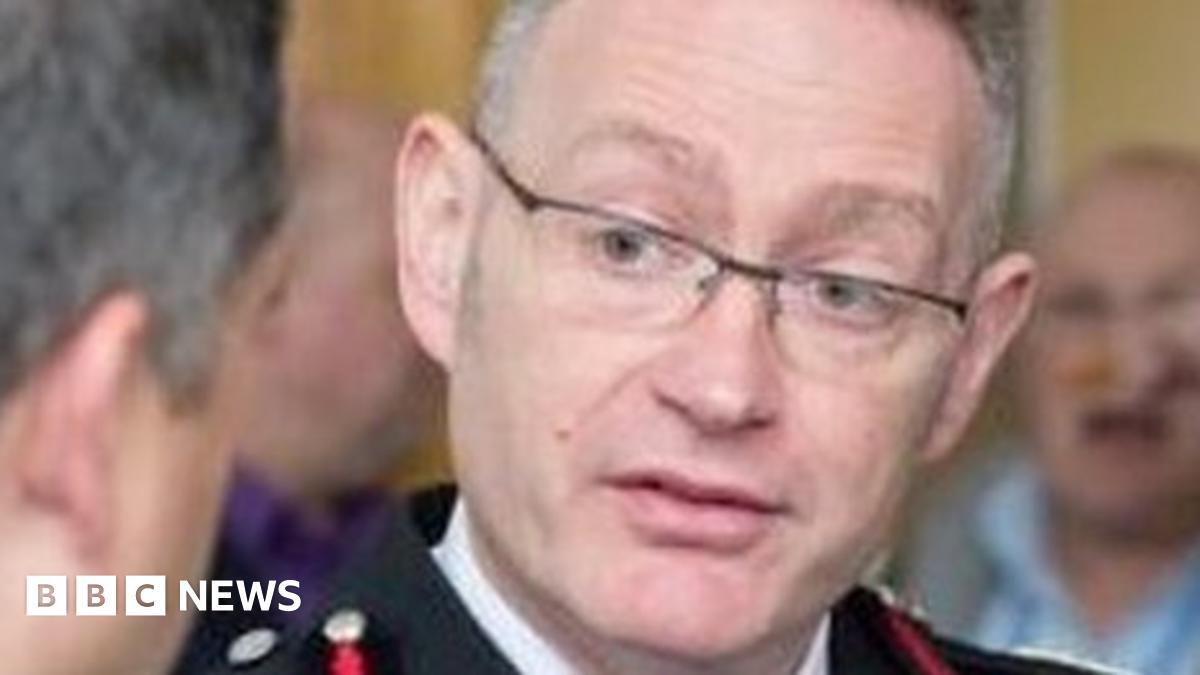 Derbyshire fire chief Sean Frayne raped woman in pub, court hears - BBC ...